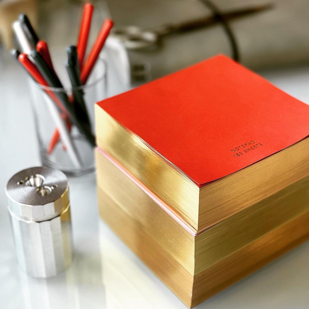 Colorpads: Red notepads with gold edging – Wms&Co.